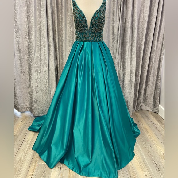 Vienna Prom | Dresses | Vienna Prom Dress | Poshmark